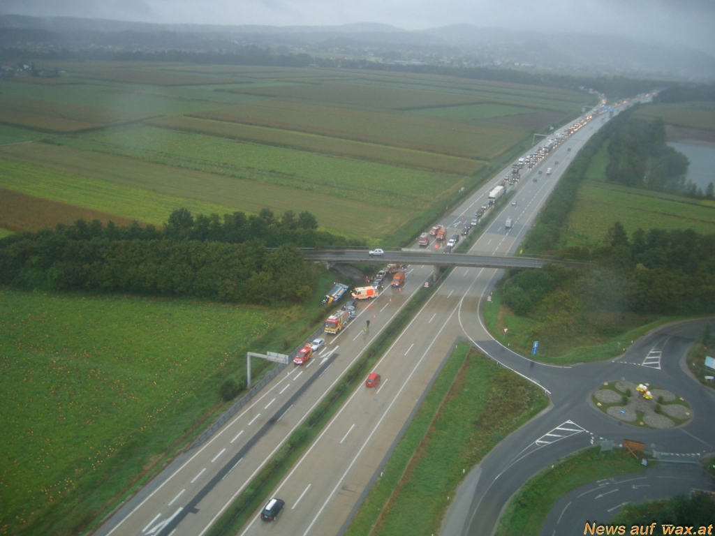 wax.AT - Das Portal für Feuerwehr und Rettungsdienst - Bus umgekippt - zwei Schwerverletzte